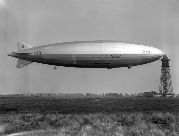 Airship R101 at its mooring mast at Cardington Our beautiful Wall Art ...