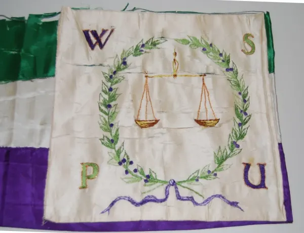 Suffragettes Flag Isle Of Man Welcomes UK Suffragette Flag BBC News