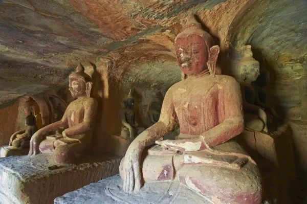 Jigsaw Puzzle of Buddha statues in the Po Win Daung Buddhist cave