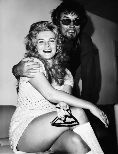 Ann Margret And Roger Smith Ann Margret Tog Hand Om Maken Roger Smith