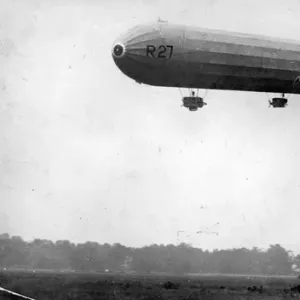 British rigid airship No. 9 in flight, WW1 Our beautiful Wall Art and ...