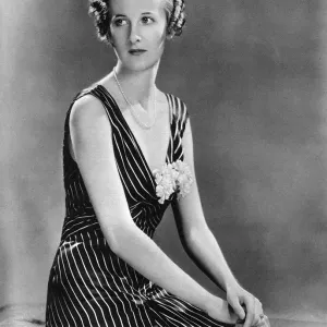 Lady Alexandra Curzon marries Major E. D (Fruity) Metcalfe