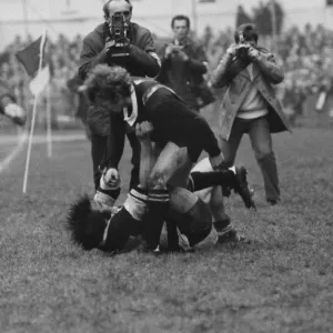 Huckleberry Finn and Jim on the raft, opening illustration